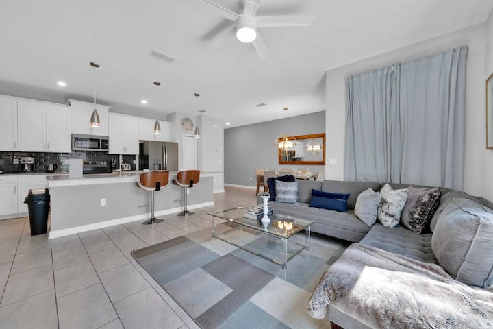 Modern 4br Townhome With Private Pool For 10 - Kissimmee, FL