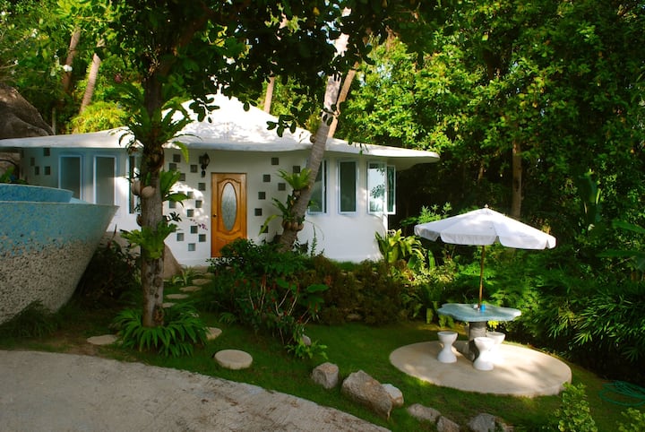 Bougainvillea Villa · Three Bedroom, Private Pool, Fast Wifi, Free Taxi! - Koh Tao
