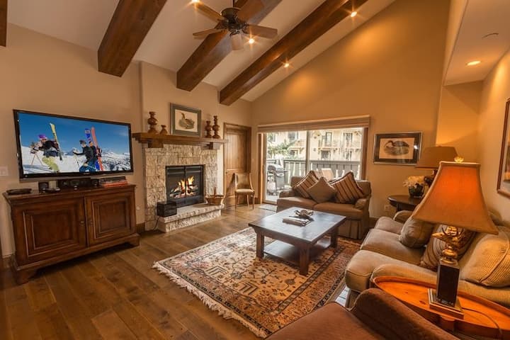 Condo W/ Pool & Hot Tub, Wifi & Garage Parking - Vail, CO