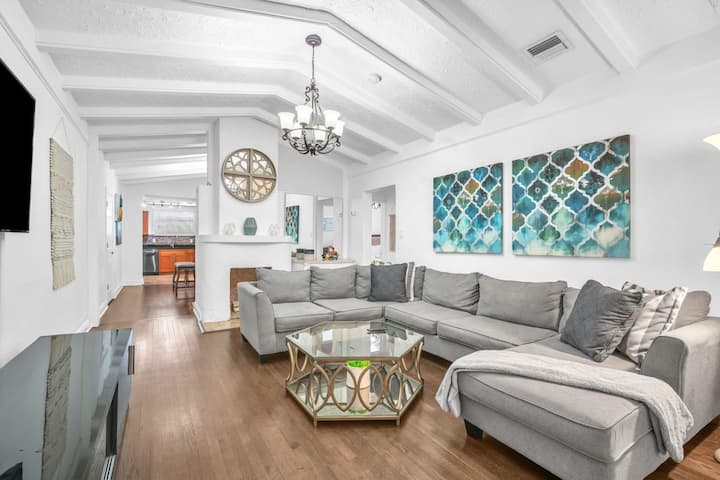 Casa Santorini | Chic 4/2 Next To Coconut Grove - Miami