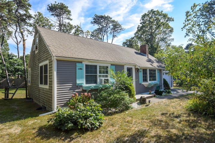 Peace And Quiet & Spacious Back Deck - Wellfleet, MA
