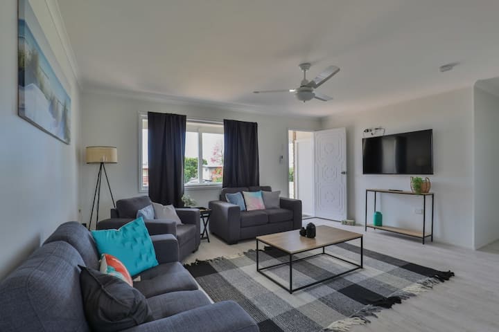 Fully Airconditioned Home With Pets On Application - Oakwood