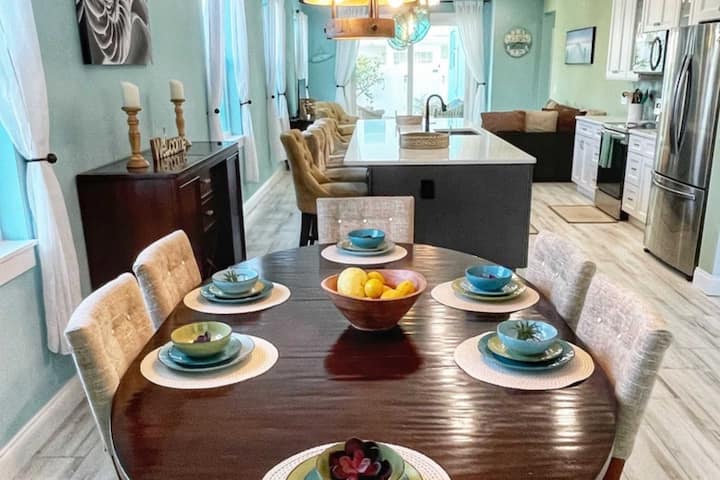 Deluxe 3br House With Pool, Short Walk To Beach - Cape Canaveral, FL