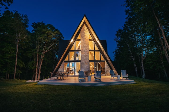 High Bluffs Lodge ~ Sunsets, Game Room, Much More - Leland, MI