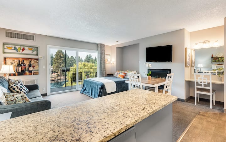 Condo Near Downtown Bend - Top-floor With Rivervie - Bend, OR