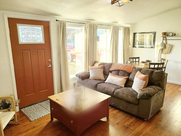 Cape Town Cottage 3 Blocks From Oaklawn - Hot Springs, AR
