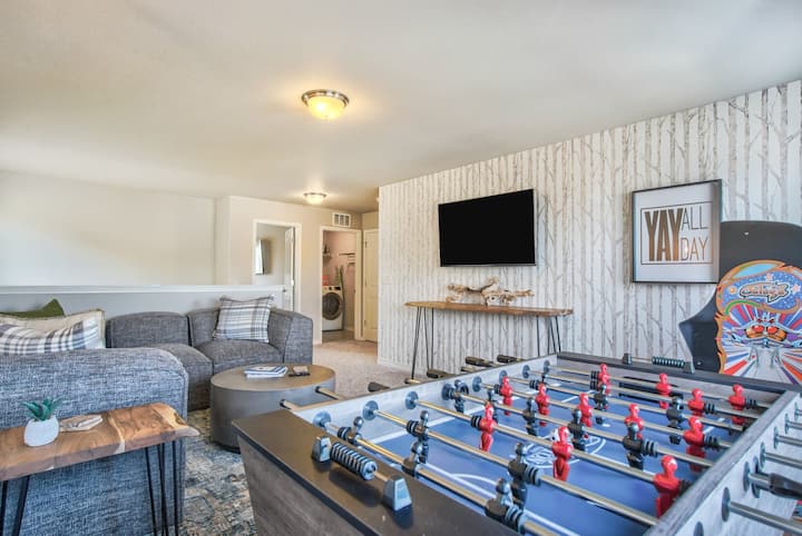 Lindenmere Estate! Chic Villa W Game Loft & Bbq! - Larkspur, CO