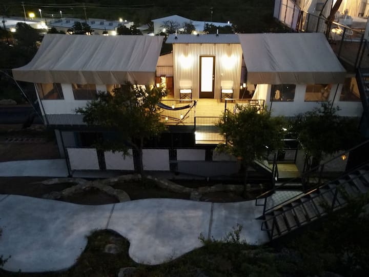 The Twins (Two Luxury Safari Tents) - Marble Falls, TX