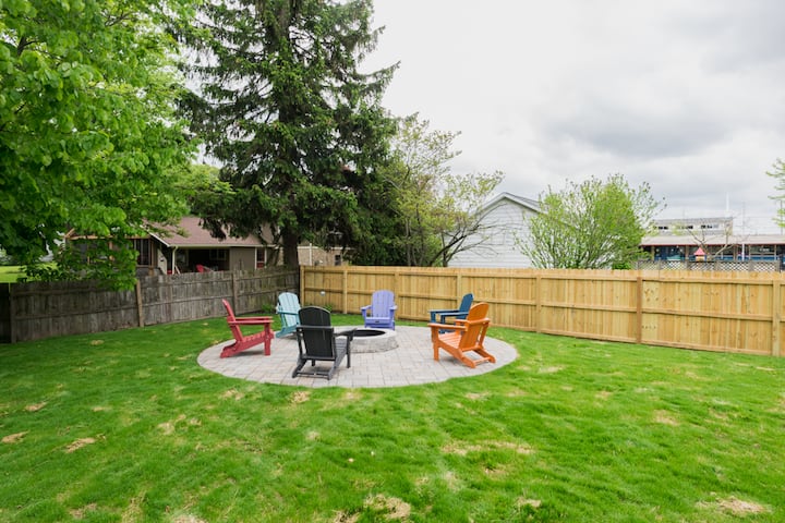 Centrally Located To Downtown Soha And The Beach - South Haven