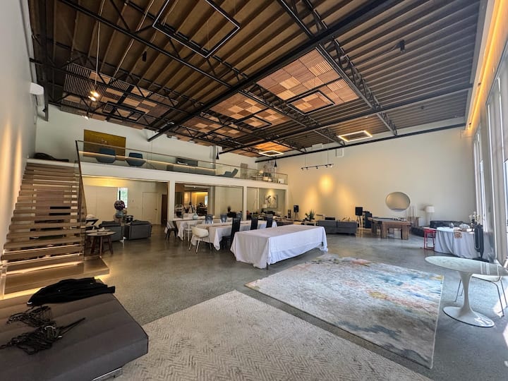 Modern Large Stylist Loft - Redmond, WA