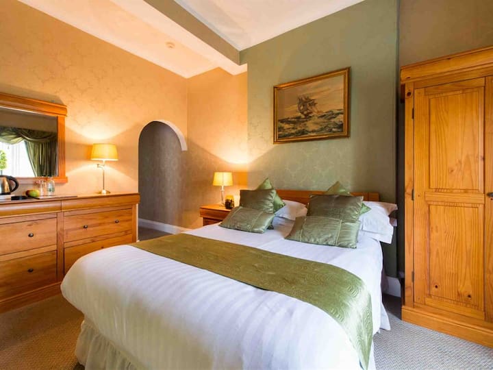 Standard Double Ensuite 'Harlech' At Maenan Abbey - Penrhyndeudraeth