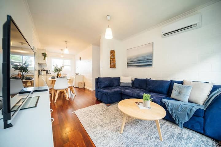 Urban Beach Shack Metres From The Beach Cafes - Adelaide