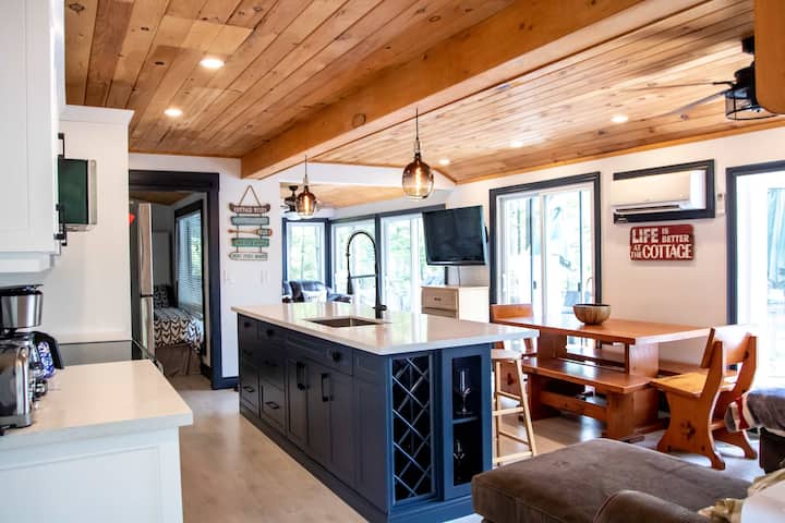 The Willow | Lakefront Cottage | Muskoka - Gravenhurst