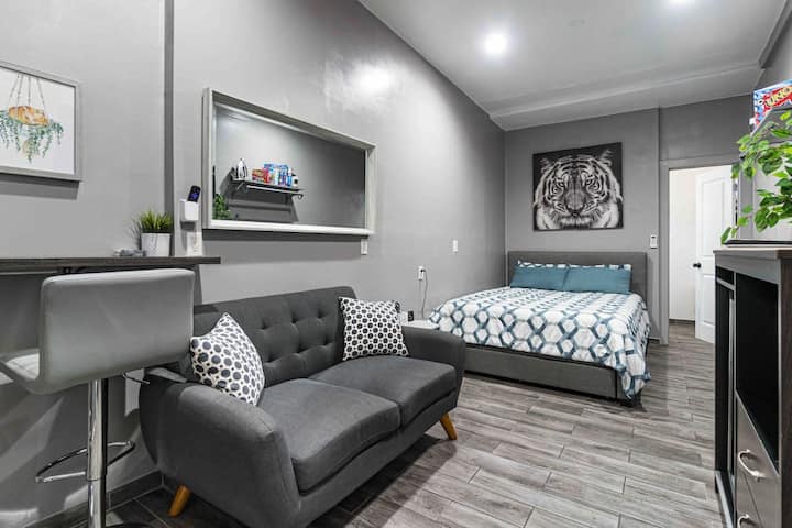 Small But Sweet: Perfect For Solo Travelers - El Cerrito - San Diego