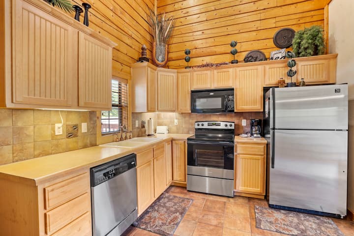 Comfy 2br + Loft Cabin Near Branson Shows And Dining - Branson, MO