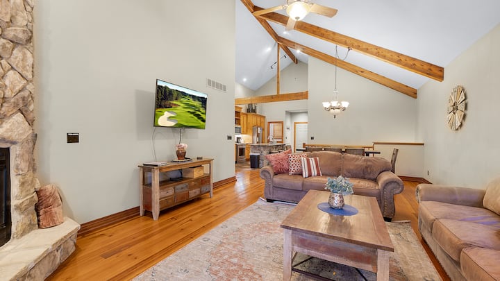 Golf Course Community, Hot Tub, Poker Table - Camdenton, MO