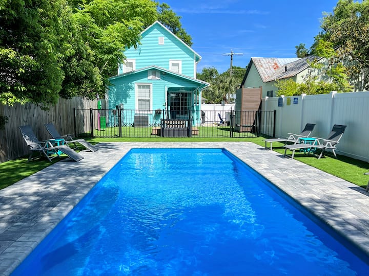 Kid & Dog Haven: Poolside Fun In St. Augustine - 세인트오거스틴