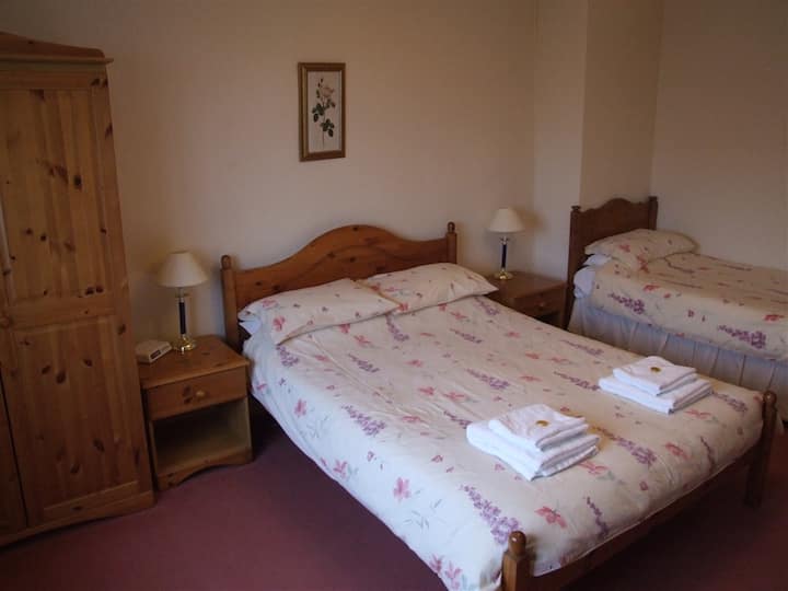 Family Ensuite At Cefn Uchaf Guesthouse - Beddgelert