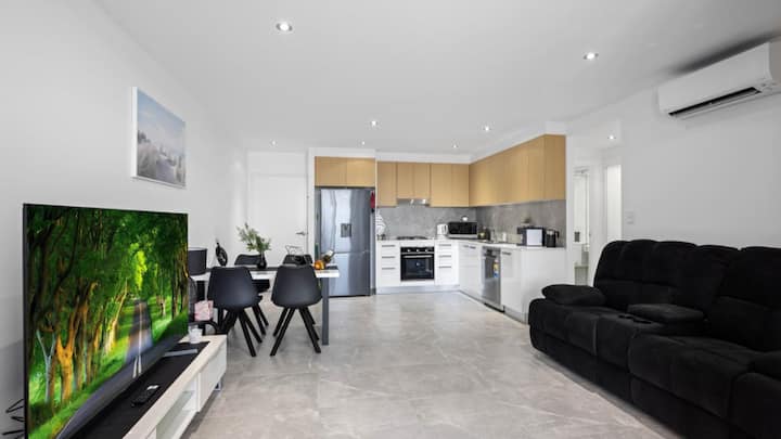 Chic Marina Escape - Sandstone Point