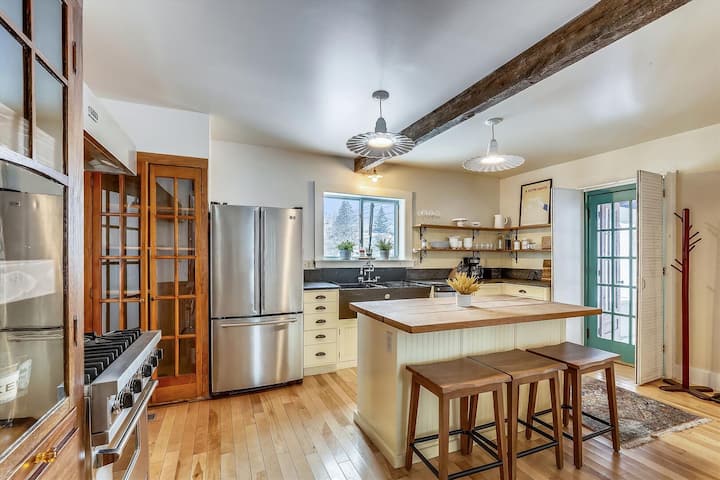Cozy Villager: 2 Br, A/c, Village Location! - Stowe, VT