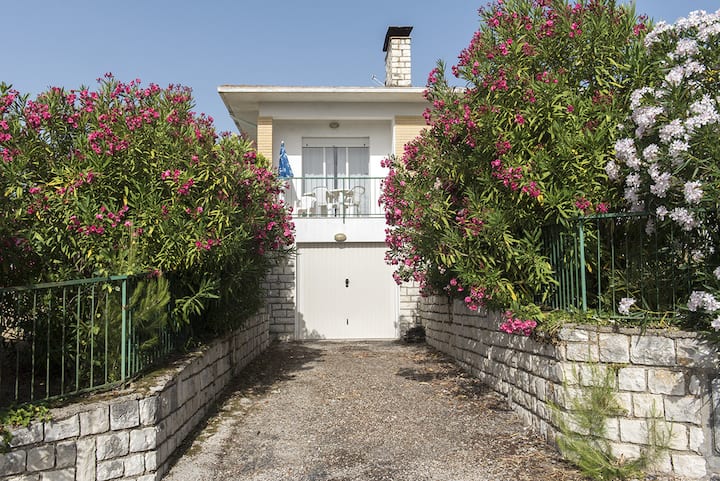 N122 - Numana, Single Villa With Garden - Numana