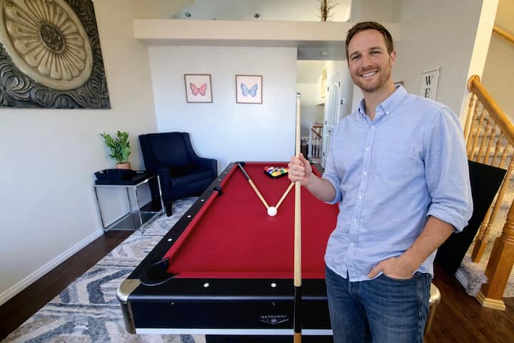 Hot Tub~ King Bed~ Pool Table - South Jordan, UT