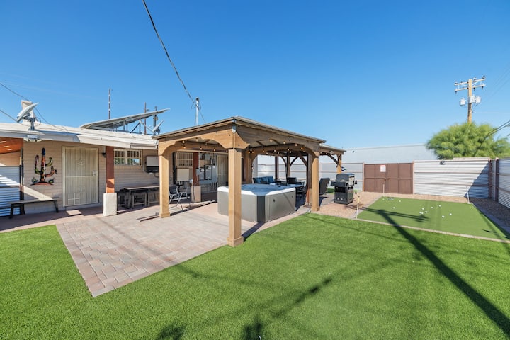 4br 2ba Jacuzzi Putting Green Near Airport Unit B - Tucson, AZ