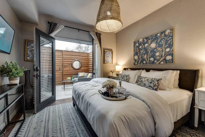 Boho 1br Condo W/ Private Patio | Santa Fe Trail D - Dallas, TX