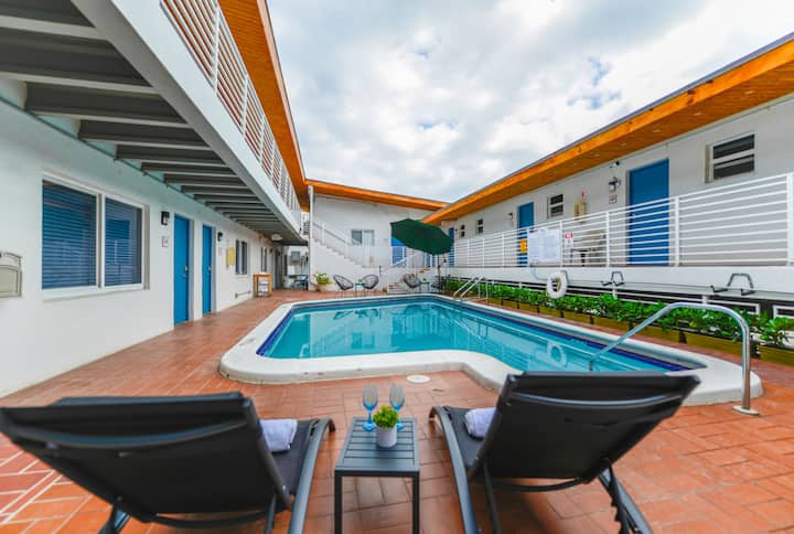 Beach & Pool Retreat Near Boardwalk! W/parking - Hollywood, FL