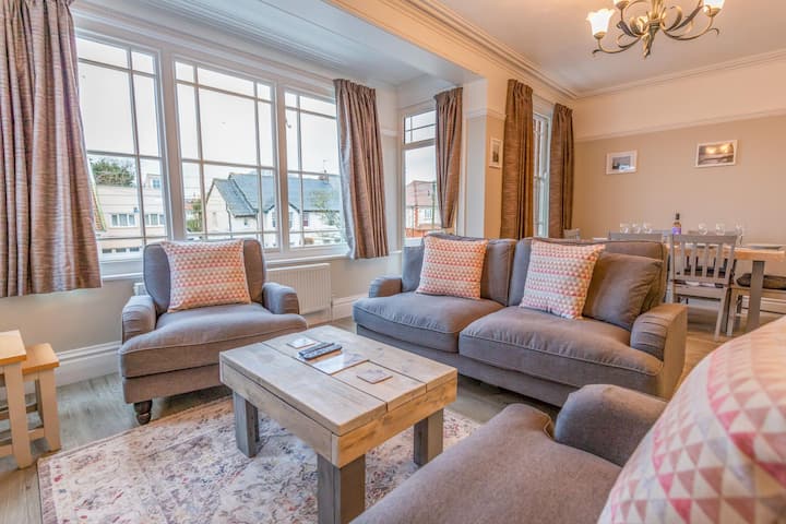 Sully's Cove, Stylish Apartment Nr Southwold Pier - Southwold