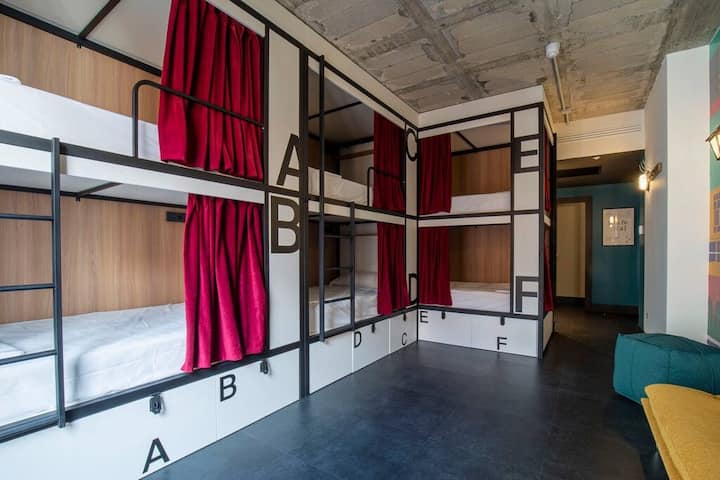 Habitación Premium De 6 - Cama Xl (1.20m X 2.00m) - Madrid