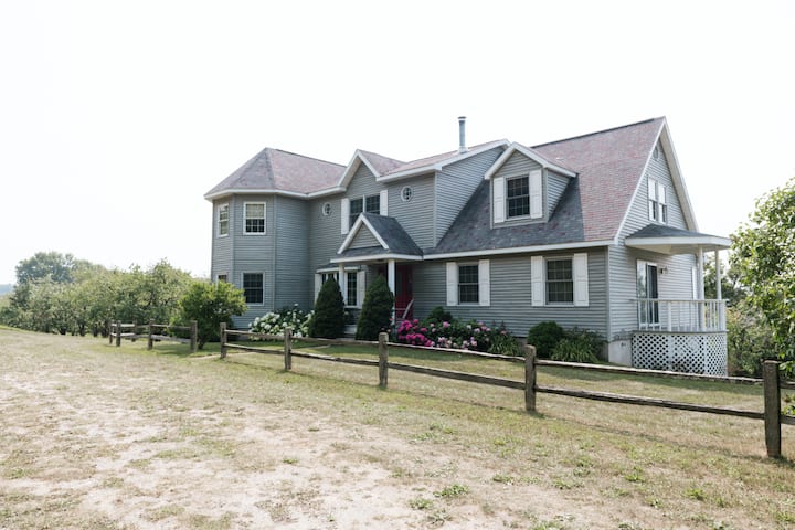Vacation Home Overlooking Beautiful Lake Michigan - Leelanau State Park, Northport