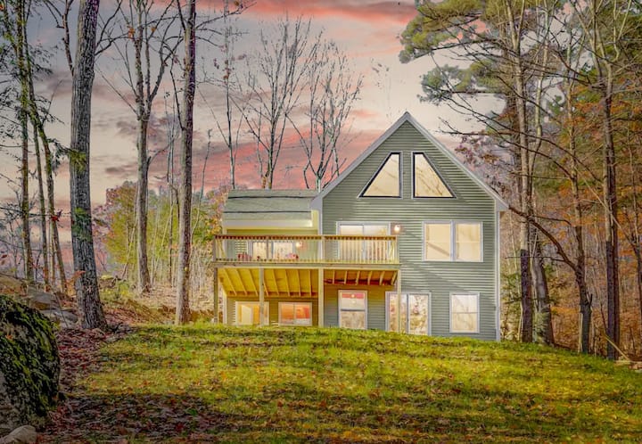 The Perfect Mtn. Getaway Cabin | Brand New Build! - Cinderella's Castle, Intervale