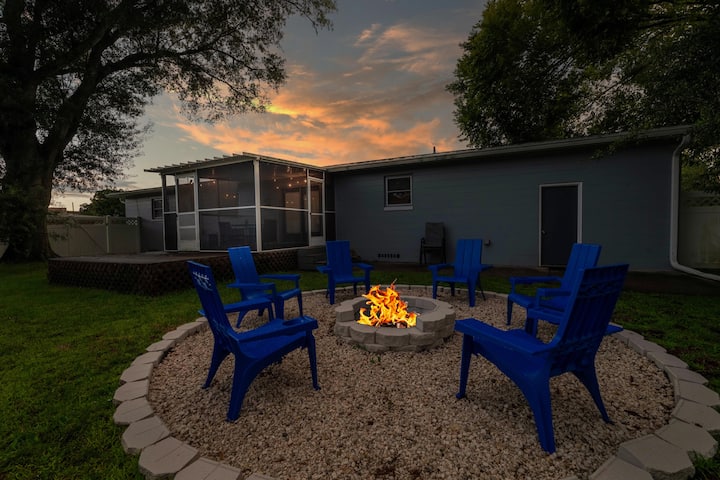 Enlivening House With Spacious Parking And Patio - Jacksonville, FL