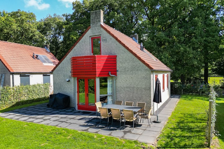 Nice 3-bedroom House With Lake View - Beuningen