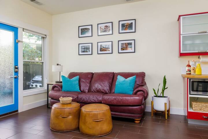 Free Parking, Travis Heights | Merlin - Portoro - Holly - Austin