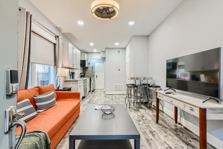Lovely Midtown 1bd Apartment – Parking + Fast Wifi - Bayou City Art Festival