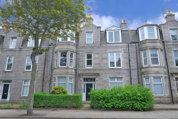 Comfortable West End Flat With Parking Easy Access - Aeropuerto de Aberdeen (ABZ)