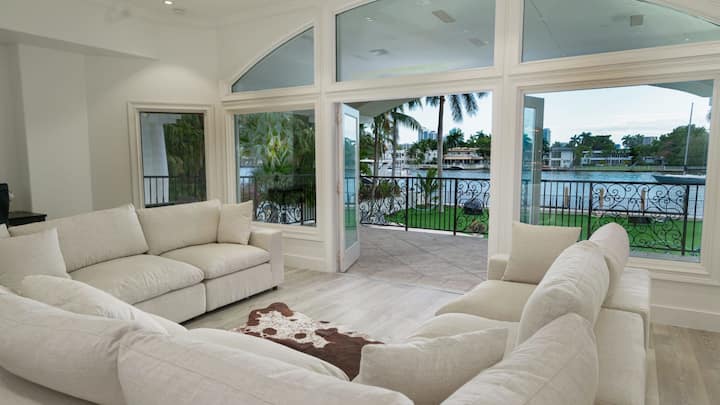 8500sf Intracoastal Mansion/cinema/dock/pool - Hollywood, FL