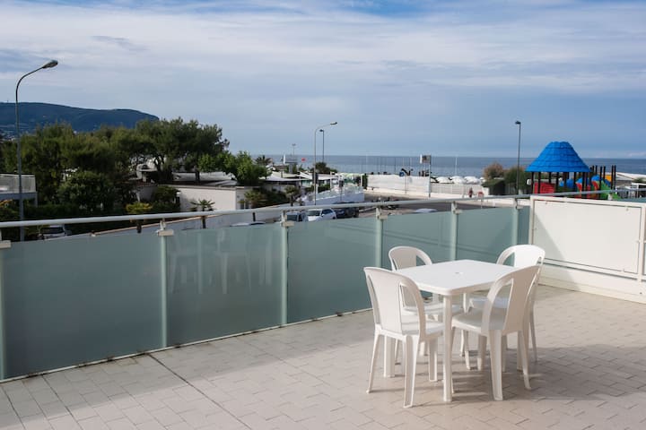 M146 - Marcelli, Seafront Apartment - Porto Recanati