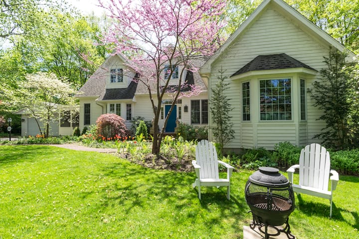 Walking Distance To All The Fun Of Downtown! - Saugatuck, MI