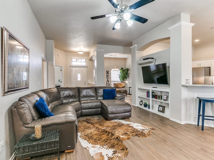 Zinc Charm - Spacious 3 Bedroom Home And Office - Edmond, OK