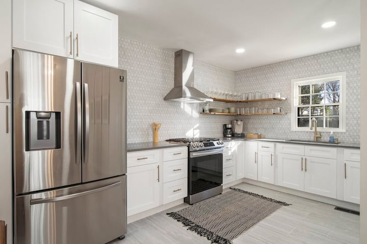 Expo's Cheerful 4-bed W/firepit Cherry St, Uticasq - Tulsa, OK