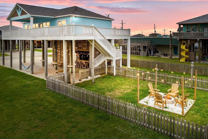 Hot Tub! | Pets | Game Room | June Specials! - Crystal Beach, TX