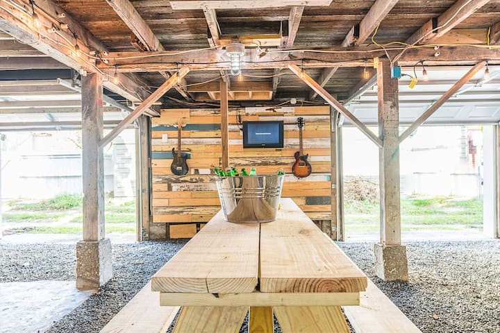Walk To Beach & Utmb |Dogs Ok |Game Room - Texas City, TX