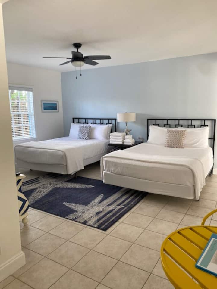 Steps To The Ocean- Large Studio W/kitchen- Room C - Fort Lauderdale