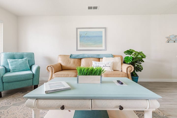 South Daytona Retreat W/hot Tub, Firepit & Tiki - Port Orange