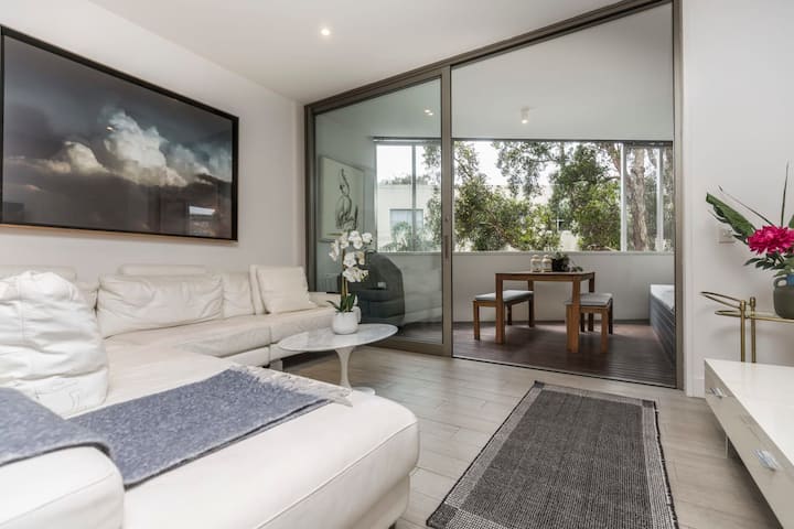 Bondi Beach Lux Apartment With Private Patio - Randwick