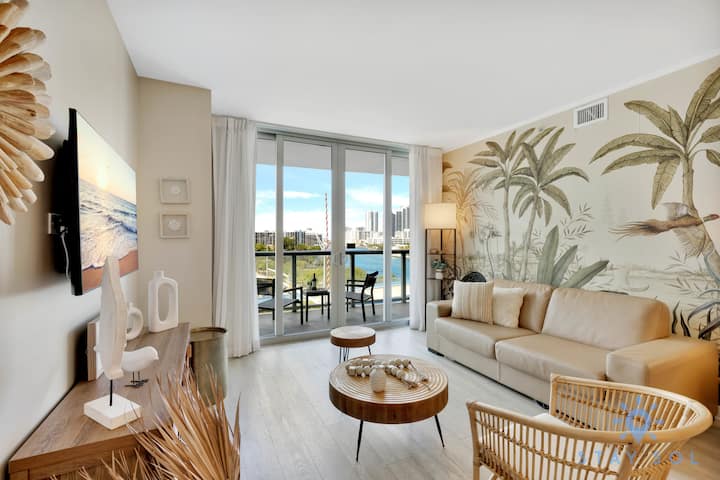 Modern Resort : Balcony+ Gym+ Amazing Pool - Hallandale Beach, FL