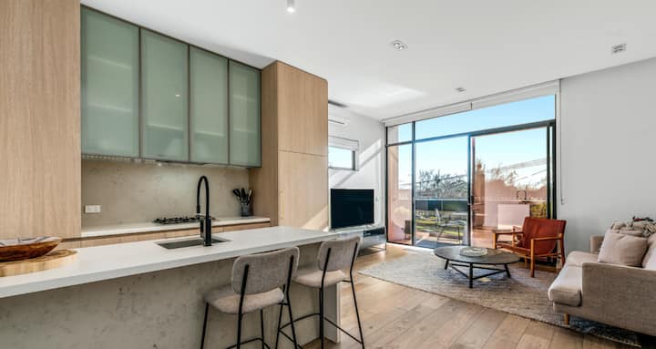 Luxury 2bd Apartment In Leafy Caulfield + Parking - Brighton
